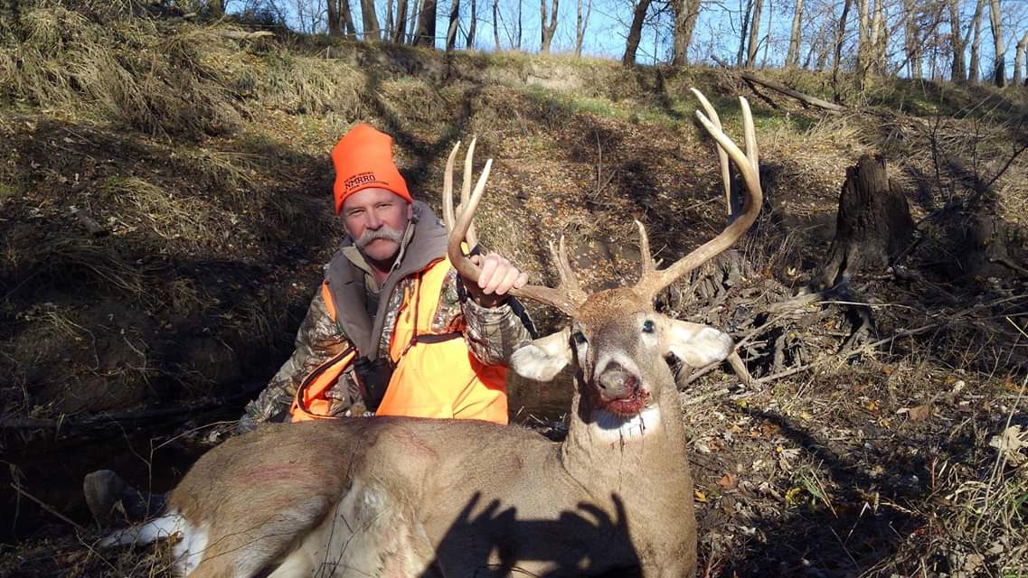 Deer Hunting - Northern Missouri's River Ridge Outfitters